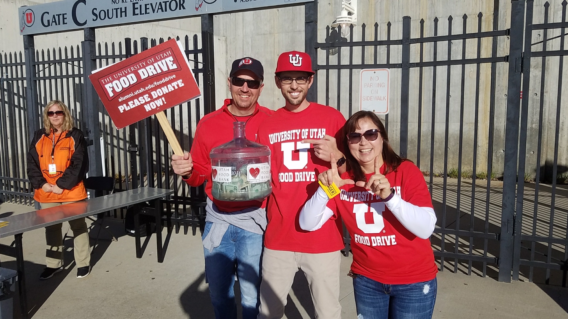 Alumni food drive – @theU