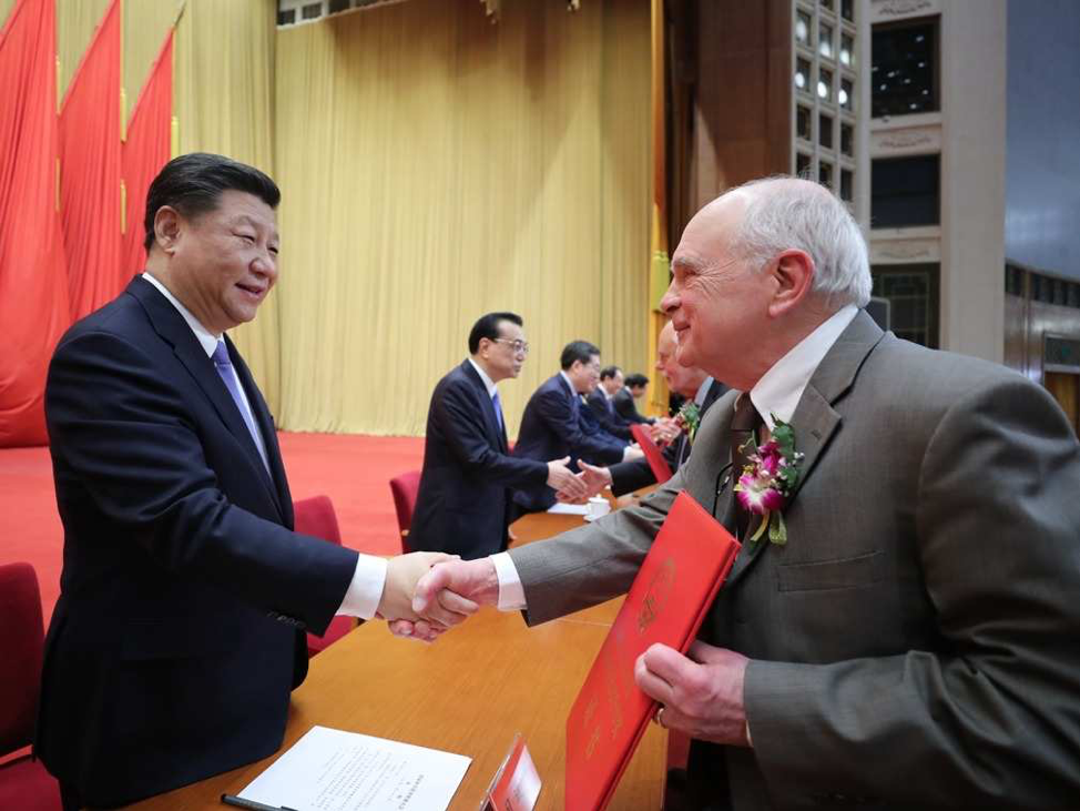 Jan Miller presented award by President Xi Jinping – @theU