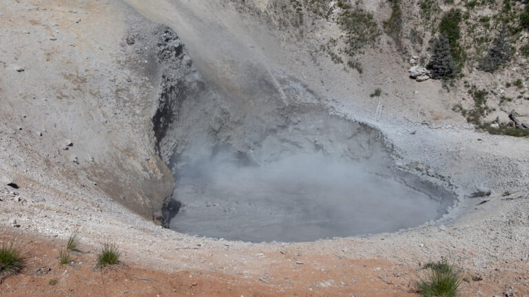Using vibrations to see into Yellowstone’s magma reservoir – @theU