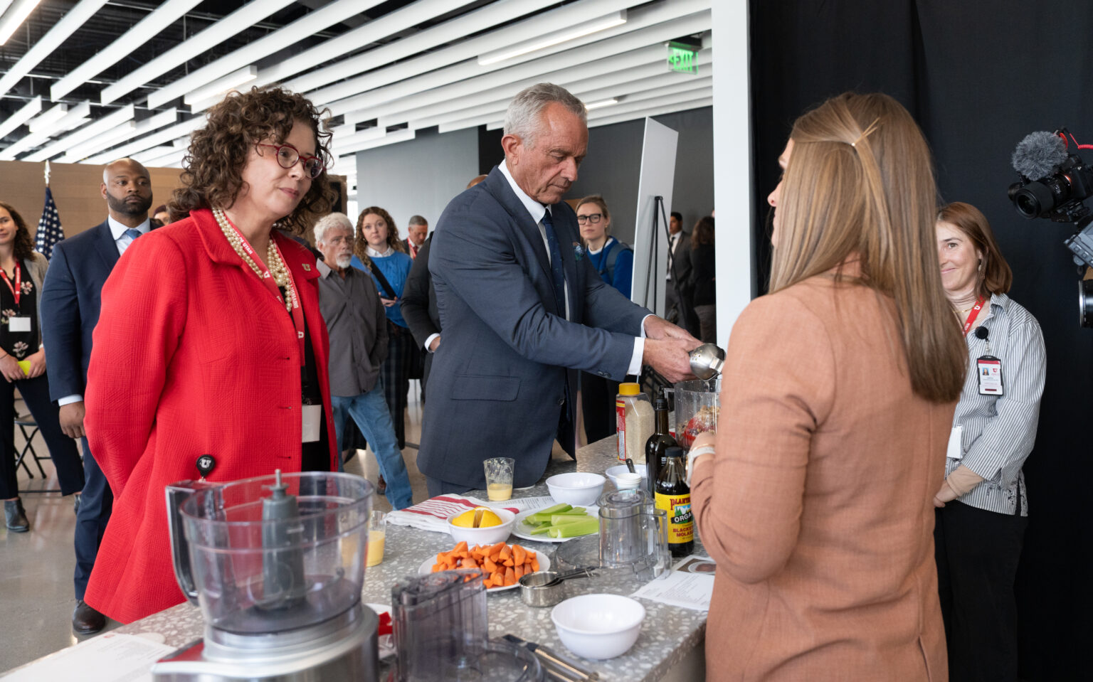 US HHS secretary tours Osher Center – @theU