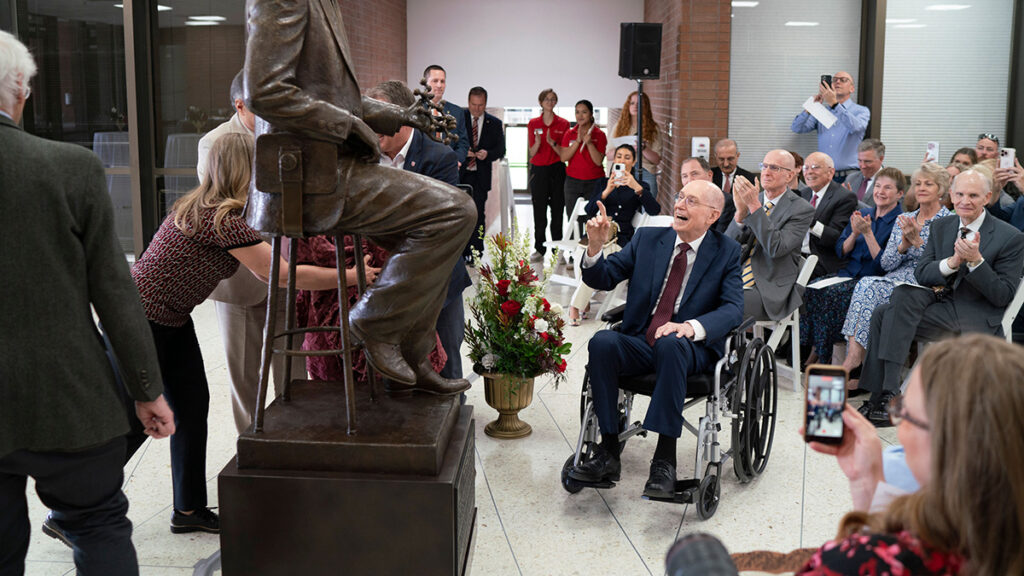 An immortalized smile at chemistry – @theU