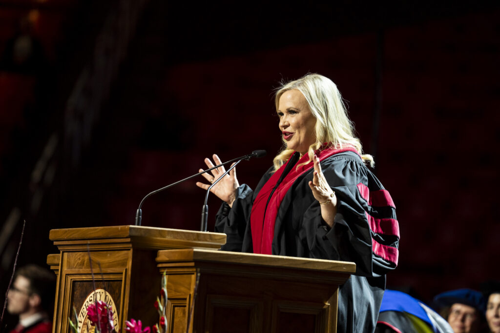 Holly Rowe to Class of 2025: ‘Be reckless with your confidence’ – @theU